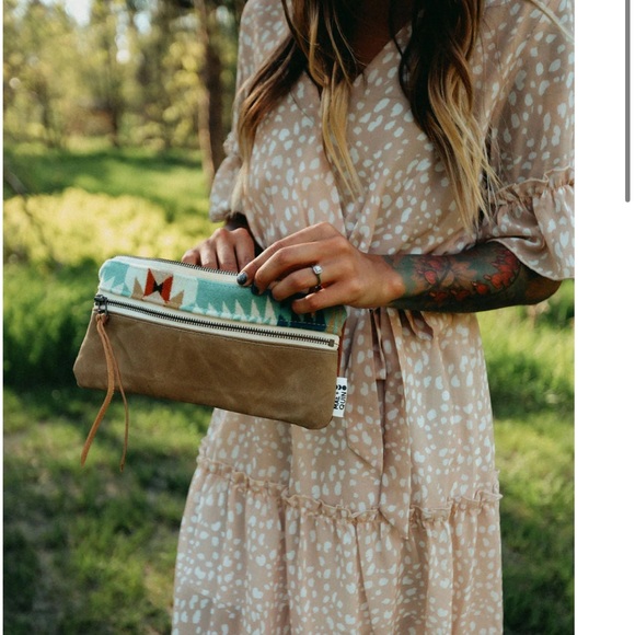 Simple | Dresses | Simple Baige Midi Dress With Sleeves | Poshmark